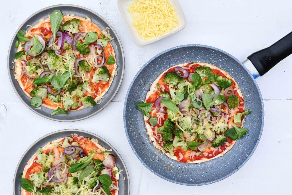 Recept: Piadina panpizza met broccoli, kaas en babyspinazie - Meer Voor ...